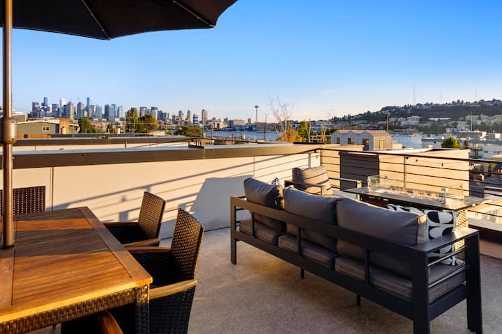 Best Rooftop In Seattle: Space Needle & Lake Views - Seattle, WA