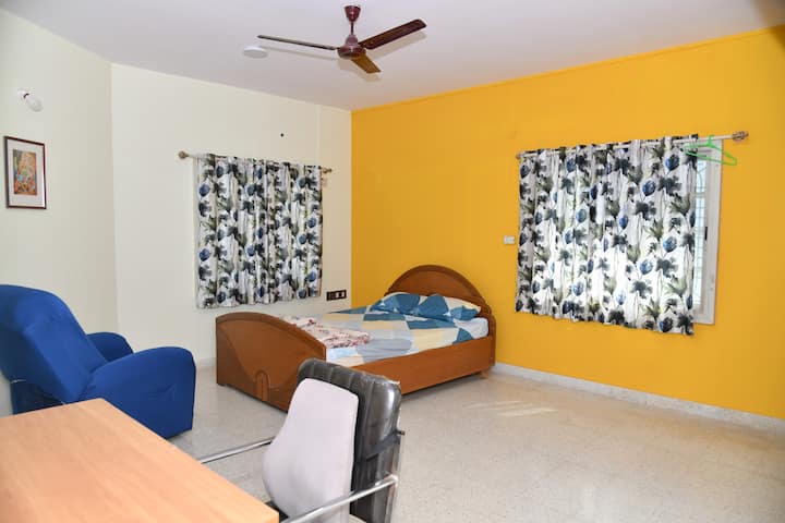 Cozy Charming Om @ Malleshwaram-5 Min To Wtc - Bengaluru