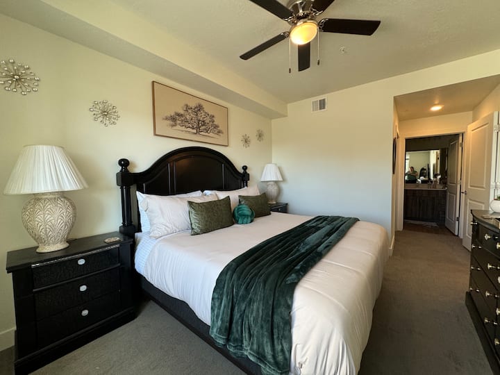 Downtown 2br | Budget Stay W/ Garage Parking - Salt Lake City, UT