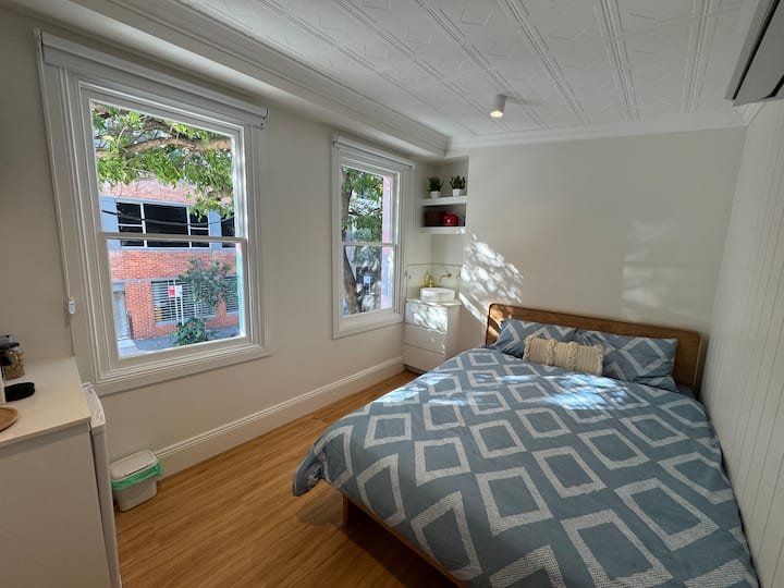 Light Filled Surry Hills Terrace Room - Manly