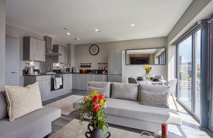 River Mersey Hideaway – Walk To Dining & Shop - Wirral