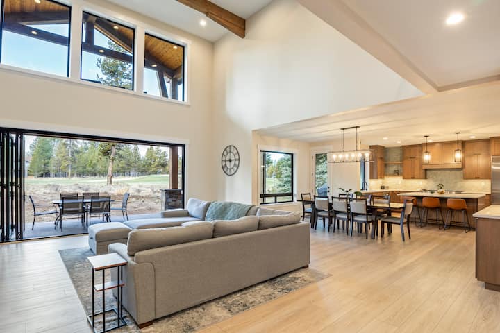 Sleeps 16+ | 7 Bed 7.5 Bath | Ev | Hot Tub | Sharc - Sunriver, OR