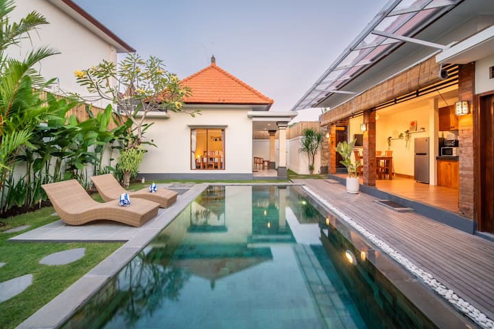 Stylish 3 Br Villa Near Canggu - Bali