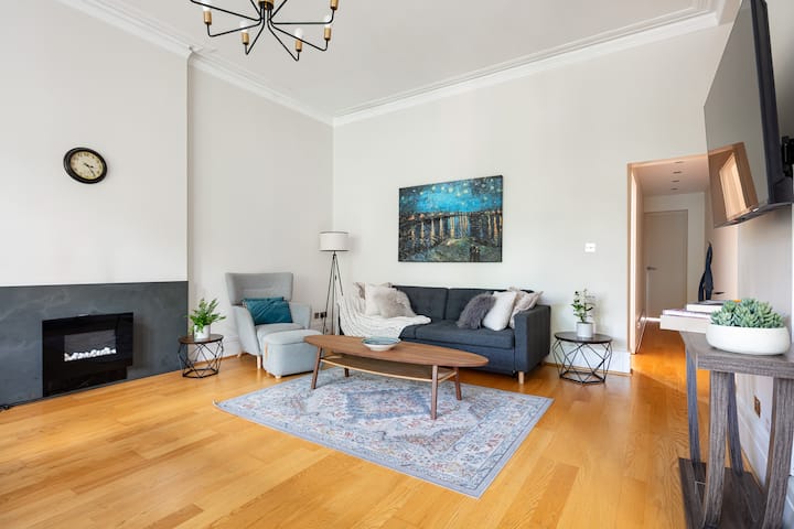 A Large 2 Bedroom Notting Hill Flat With Terrace - London, UK