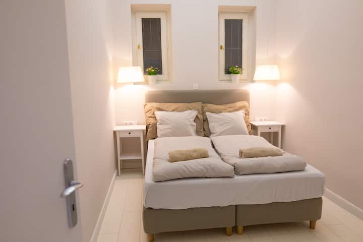 Hidden Modern Getaway With 2bedroom At Opera House - Budapest