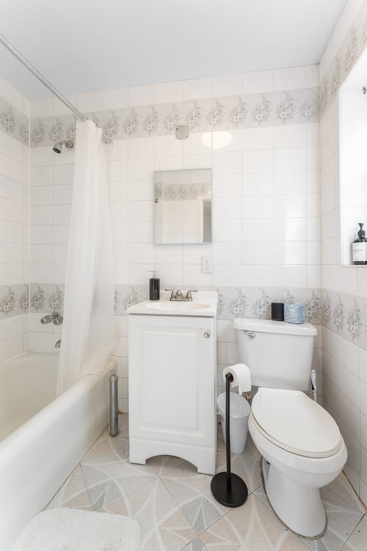 Stylish & Central Bay Ridge Studio Living - New York