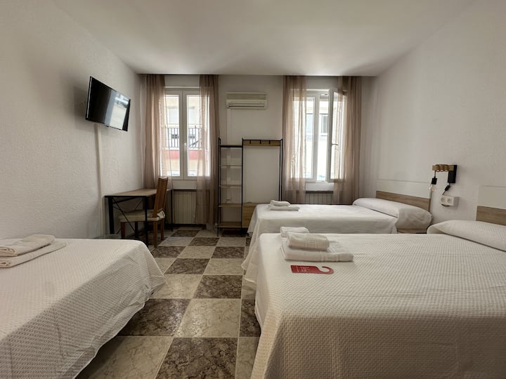 Habitación Triple Baño Compartid - Granada