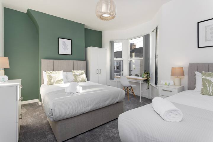 Cowley House | Air Host & Stay | 3br | Sleeps 7 - Formby