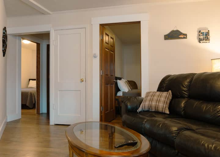 The Catch And Rest (3 Bed, 1 Bath) - Lake Oahe