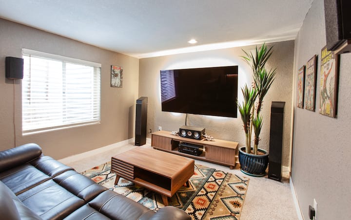 Spacious 5 Bd/3 Br Home With Hot Tub And Theater - Aurora