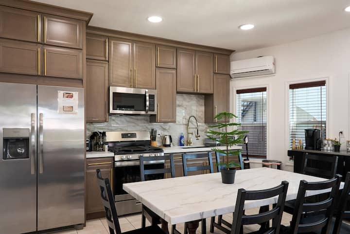 Luxury Cruise Housing - Carson, CA