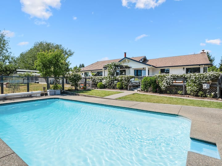 Orchard View Country Retreat With Pool & Hot Tub - Sebastopol, CA