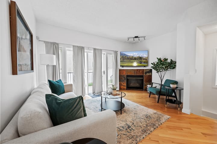 King Bed | 3bd | Ac | Mins From Downtown | Garage - Calgary