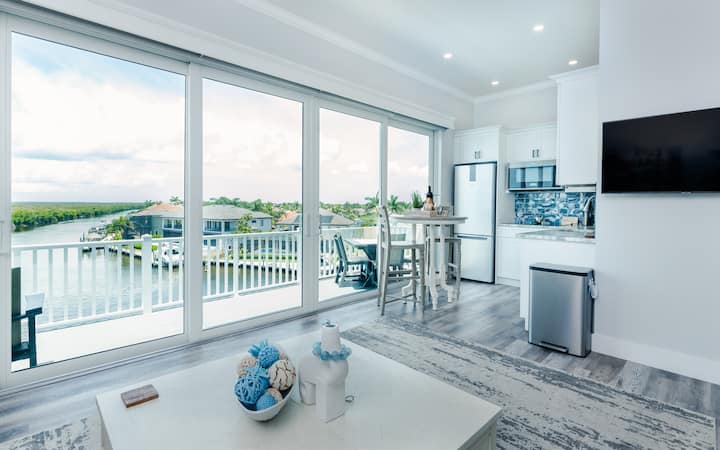 Manatee Suite 3 / Funky Fish House At Cape Harbour - Sanibel Island, FL