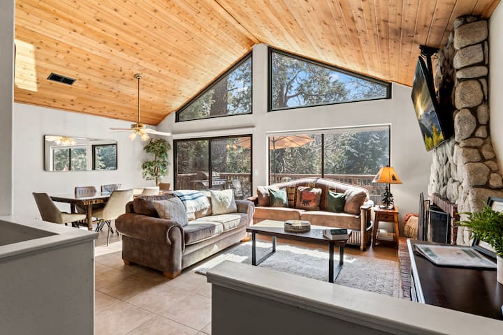 Among The Pines + Bbq & 2 Patios + Incredible View - Lake Arrowhead, Cedar Glen