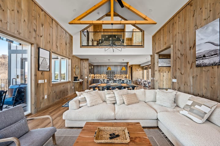 Epic View Luxury Cabin | Hot Tub • Sauna • Pools - Gatlinburg, TN