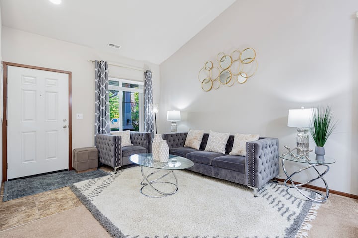 Park Villa: Br & Full Bath On Main Flr, Near Park - Marysville