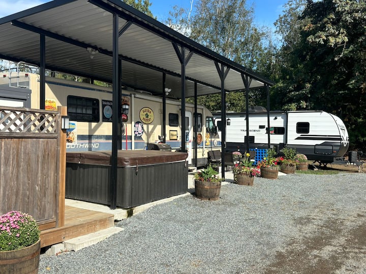 Rustic Farm Rv Hideaway With Hot Tub - Aldergrove