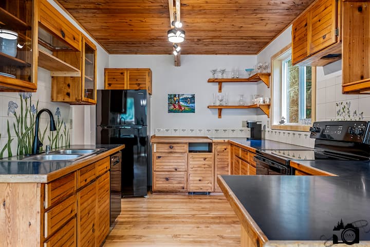 The Den @ Wolf Trail Lodge - Seward, AK