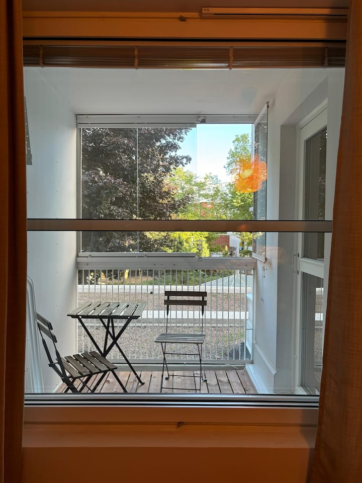 Bright Studio With Balcony - Quiet Garden Views - Helsinki