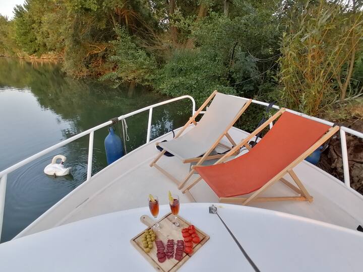 Logement Insolite (Péniche Hollandaise) - Charente