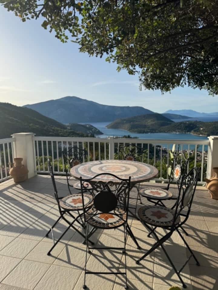 Bay View Villa With Private Pool - Итака