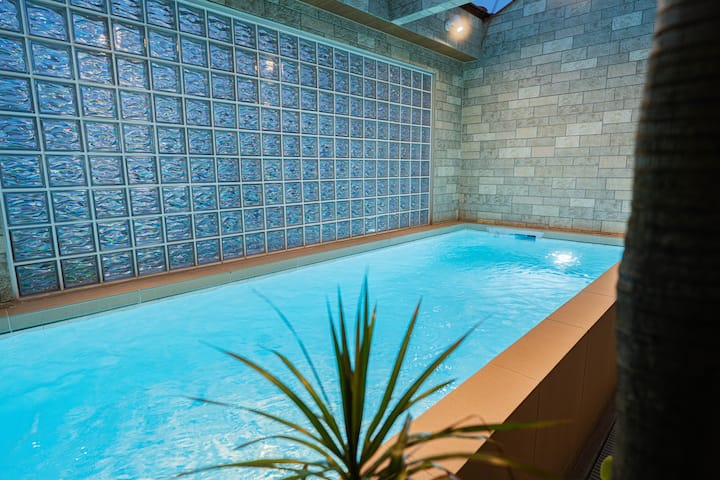 【Reviera Resort Villa】アメリカンビレッジ徒歩5分/プライベートプール・サウナ - Okinawa