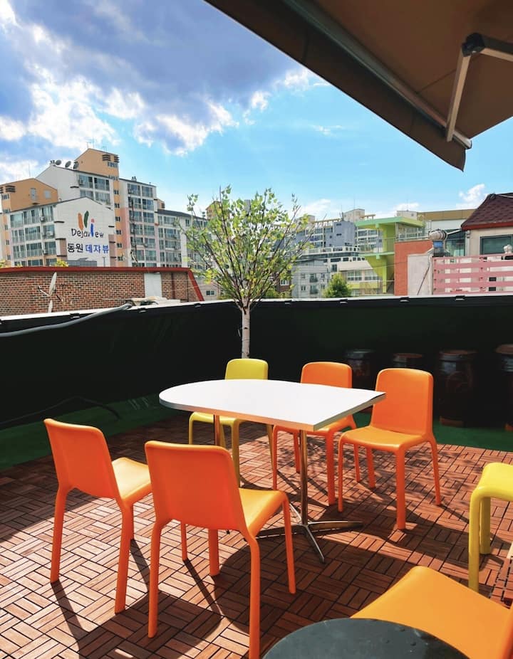 1층/대가족/9명/3룸/홍대입구/명동/에어컨/사전짐보관/주차가능/지하철5분/세탁기/건조기 - Seúl