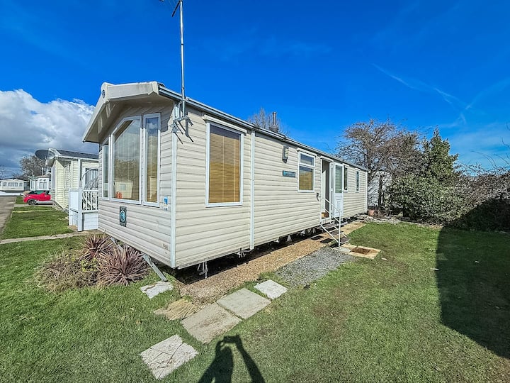 Stunning Caravan At Dovercourt Park Ref 44606o - Harwich