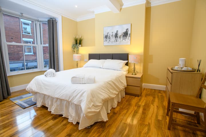 Sunny Room - Lincoln