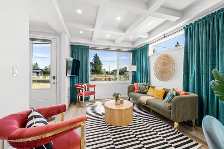 Jungle House | Aircon | Sleeps 8 | Near Wem & Dt! - Edmonton