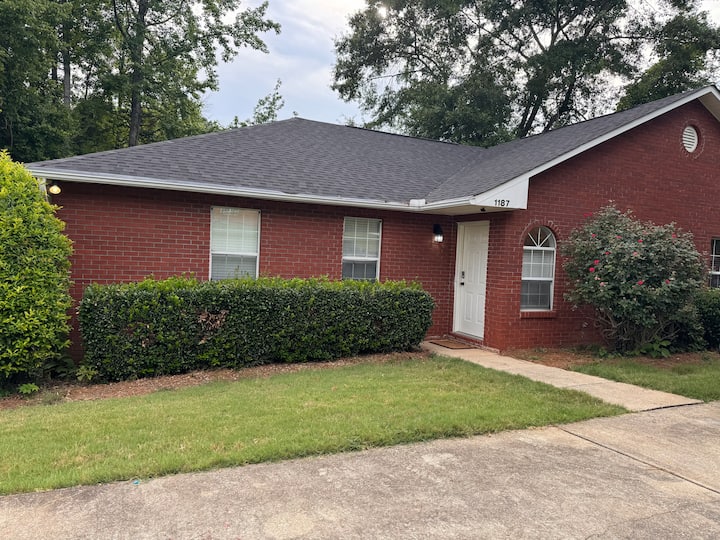 Home In Auburn/ 3 Free Parking - Auburn, AL
