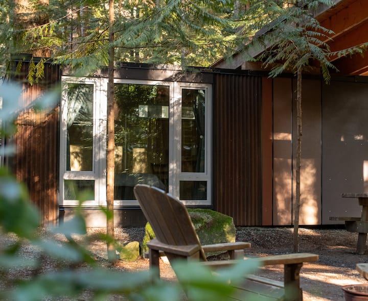 Heated Glamping Bunkie • Private Site • Fire Pit - Squamish