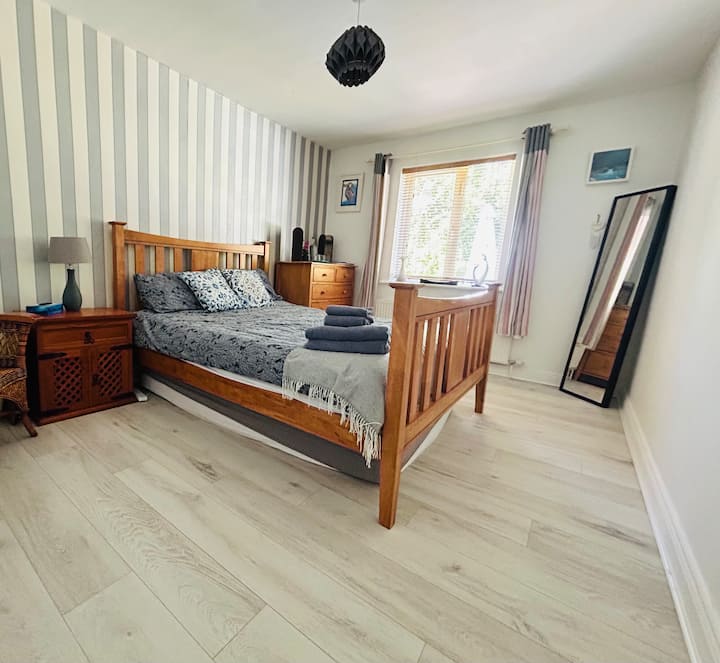 Bluebell Room In The Tree House With Private Bath - Gorey