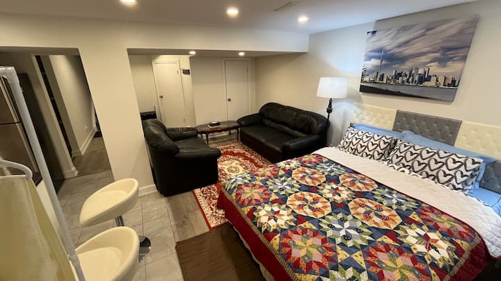 Basement Suite In Clarkson - Mississauga