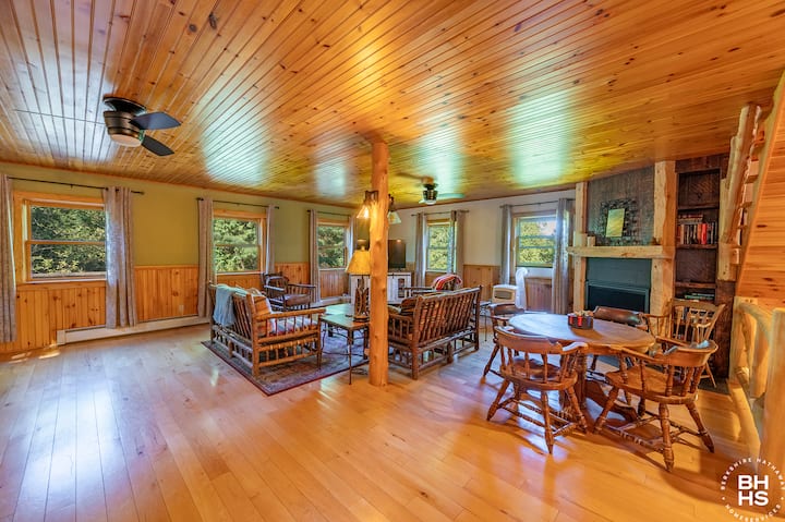 Retreat In The Woods - Newly Renovated - Saranac Lake, NY