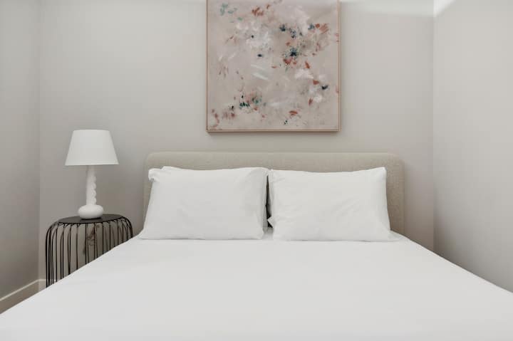 Kasa At Noda | Studio, Gym & Pool Access - Charlotte
