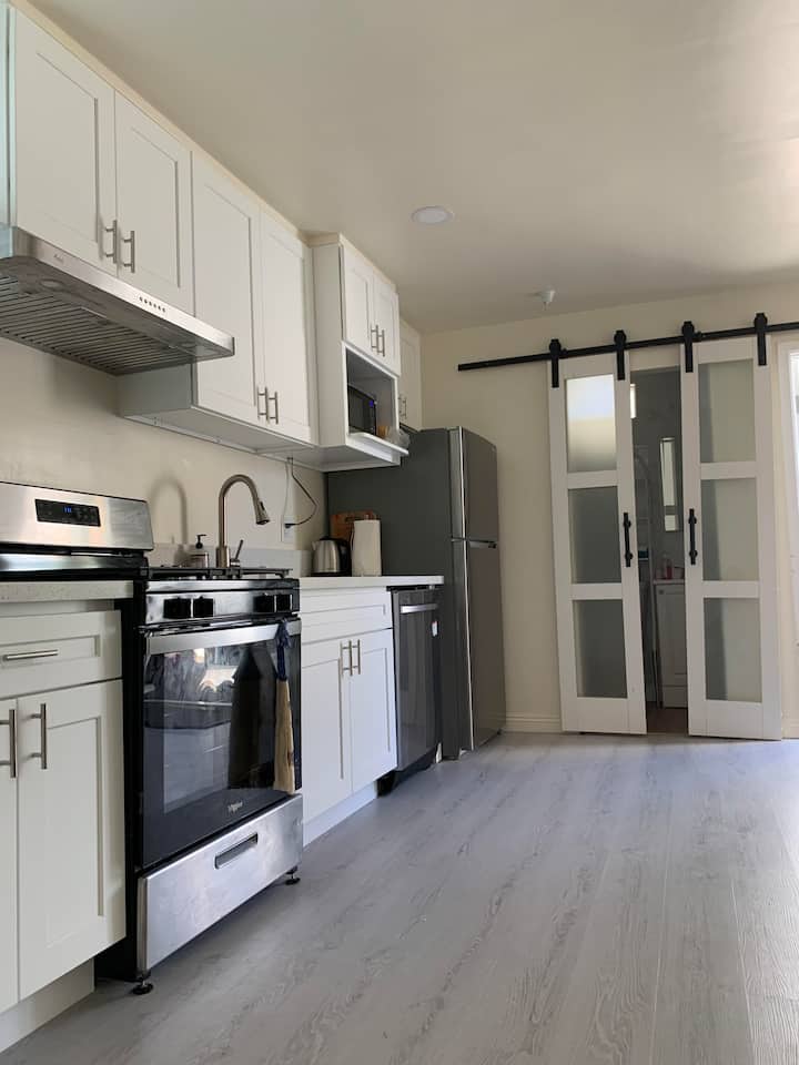 Beautifully A Brand New House. - Santa Monica, CA