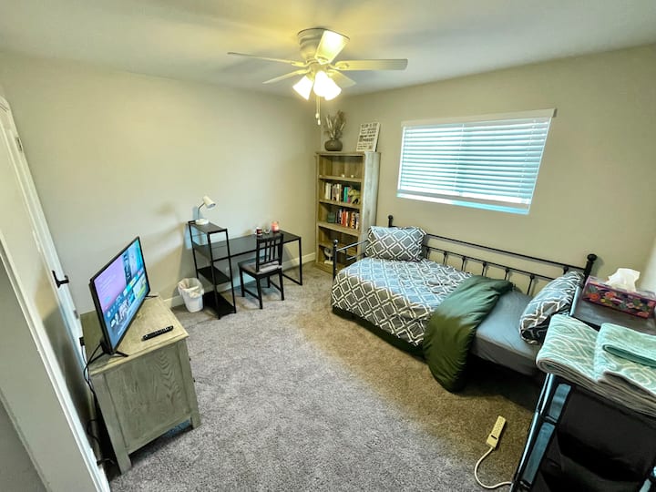 Clubhouse 1316 - Room 2 - Tempe, AZ
