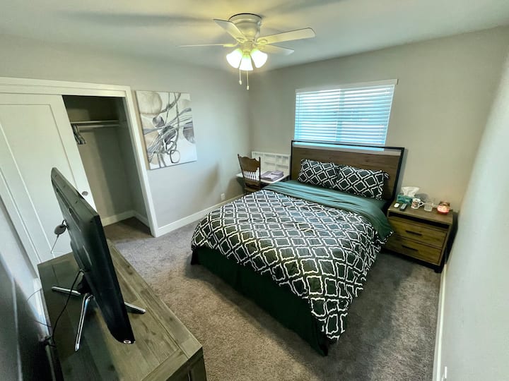 Clubhouse 1316 (Queen Bed) Room 1 - Tempe, AZ