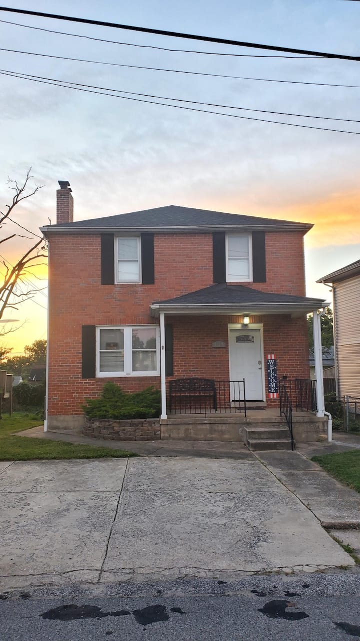 Entire House, 3 Private Parking Spots - Columbia, MD