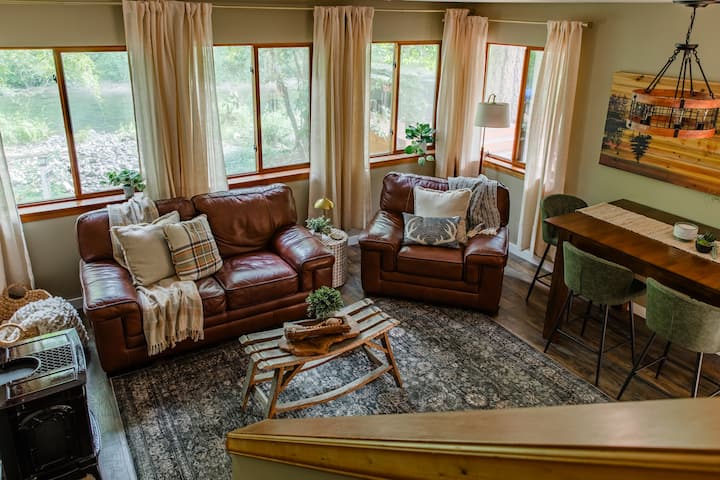 Southfork Serenity River Cabin By Riveria Stays - North Bend, WA