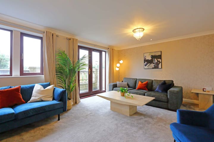 11 Beds/2 Properties Combined/m1+m62/free Parking - Castleton