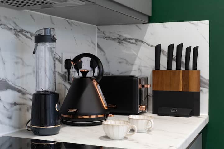 The Executive Terminal - Flexible Check In/out - Staines-upon-Thames