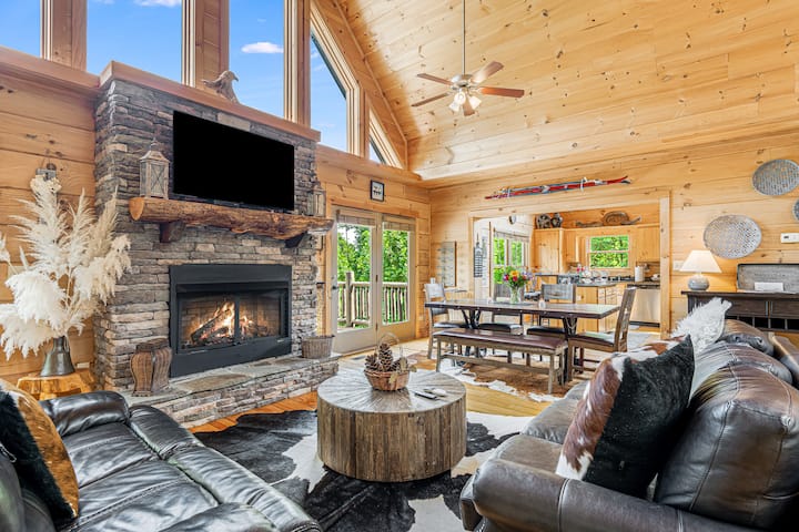 Rumbling Bald Retreat | Hot Tub & Fire Pit - Lake Lure, NC