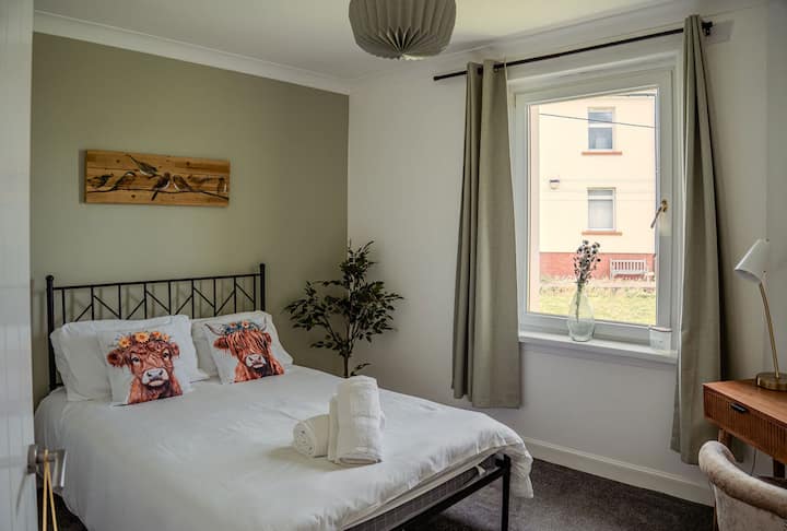 Scottish Themed Den With Free Parking - Dundee