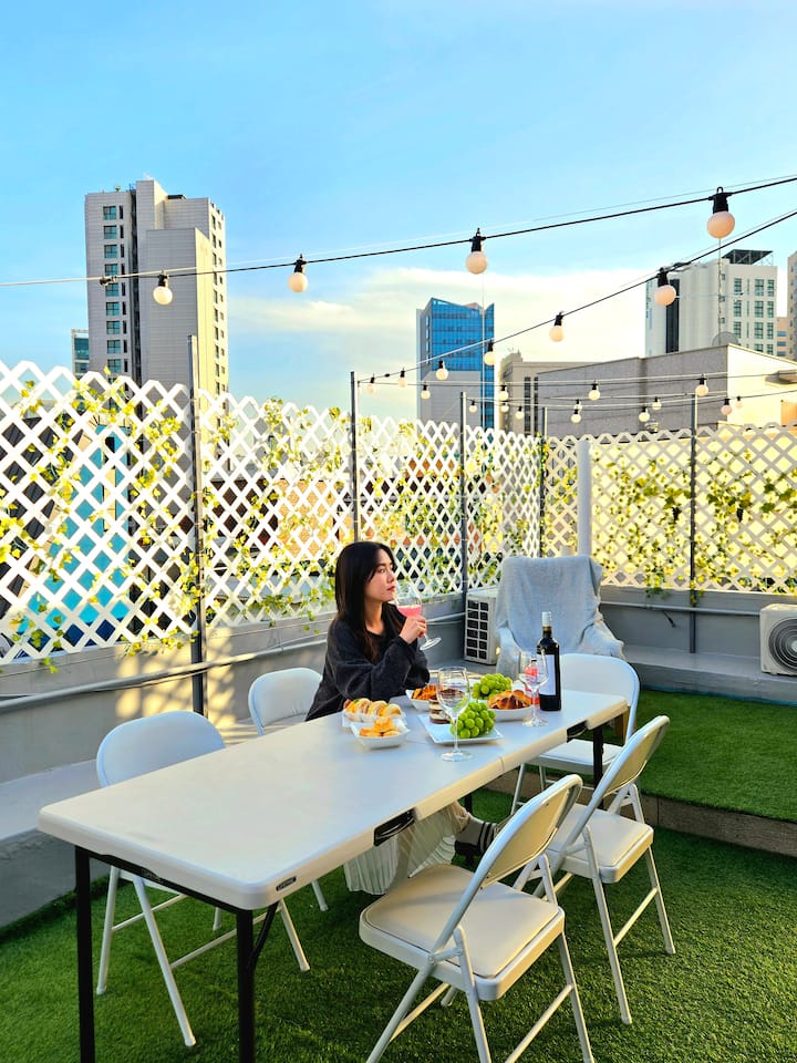 [남산뷰 루프탑] 프라이빗 독채 | 용산 10인 4룸·화장실2 | 서울역, 이태원 근접 - Séoul