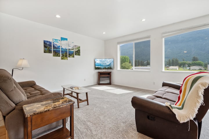 Glacier Retreat | Views, Game Room & Balcony - Columbia Falls, MT