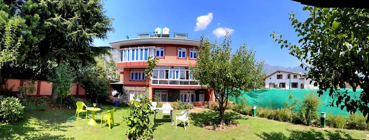 Red Wood Offers Accommodation - Srinagar