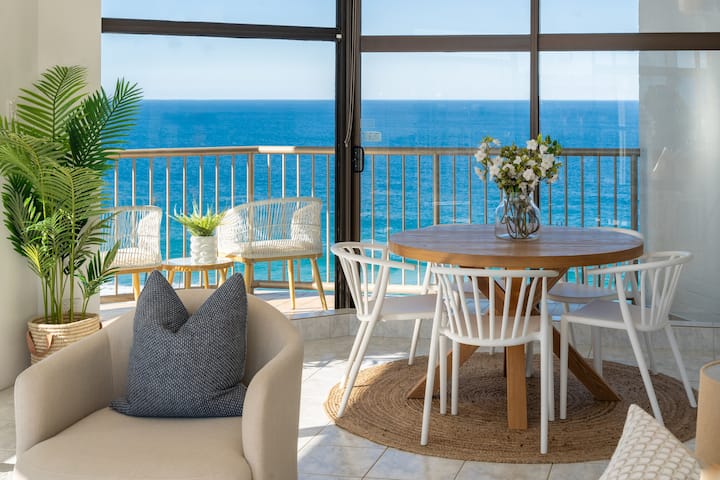 Opulent Beachfront Daydream! 2b Designer Apartment - Surfers Paradise